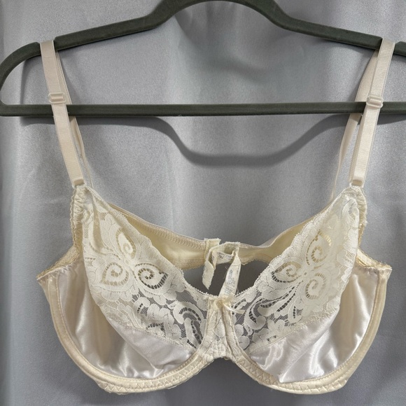 Bali | Intimates & Sleepwear | Vintage Bali Cream Lace Satin Bra 36c ...